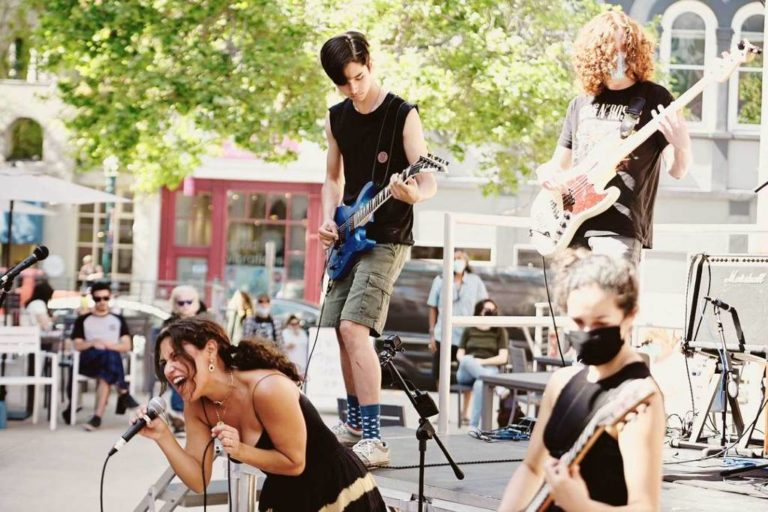 20 Tips for Performing on Stage for the First Time